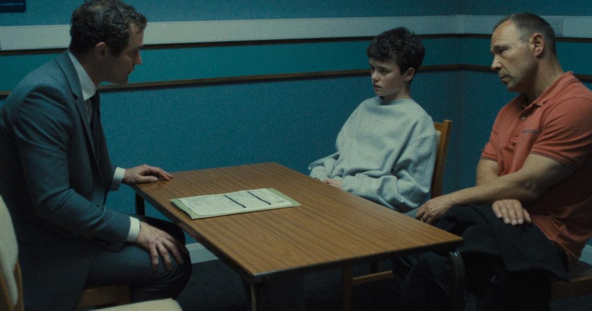 Review Adolescence: Crime Drama dan Keluarga Level Dewa - Play Stop Rewatch